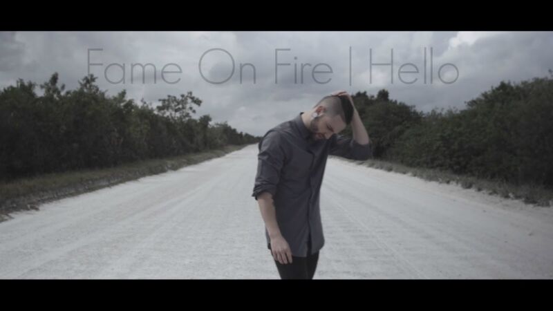 Hello - Fame On Fire Testo della canzone